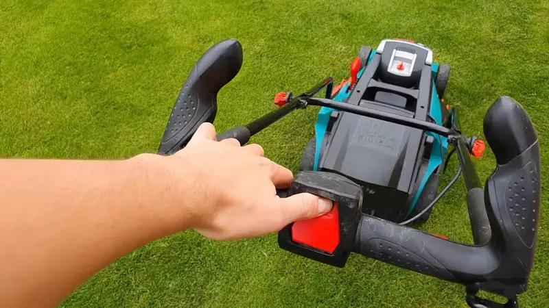 Bosch Rotak 43 LI Ergoflex lawn mower Review - Lawn Mowers Wiki